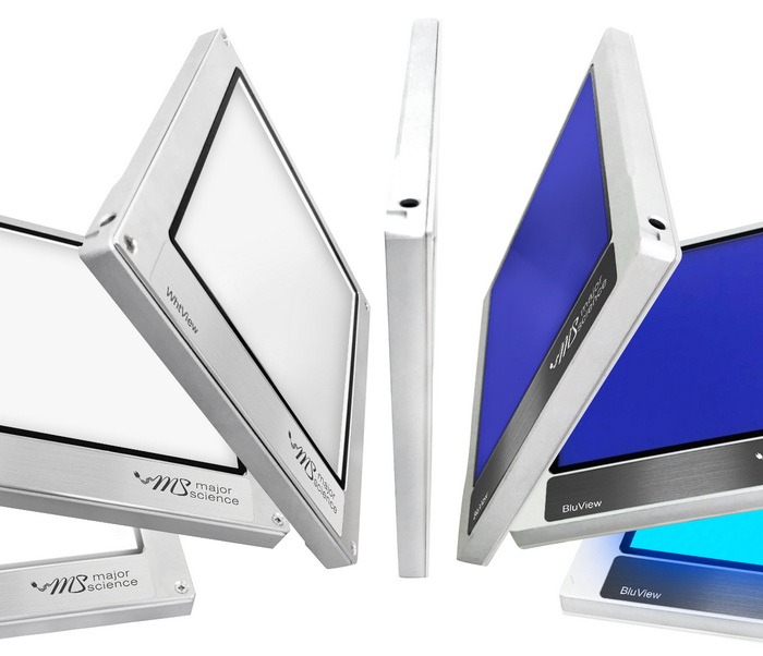 Dual LED blue/white light transilluminator for gel imaging and band cutting